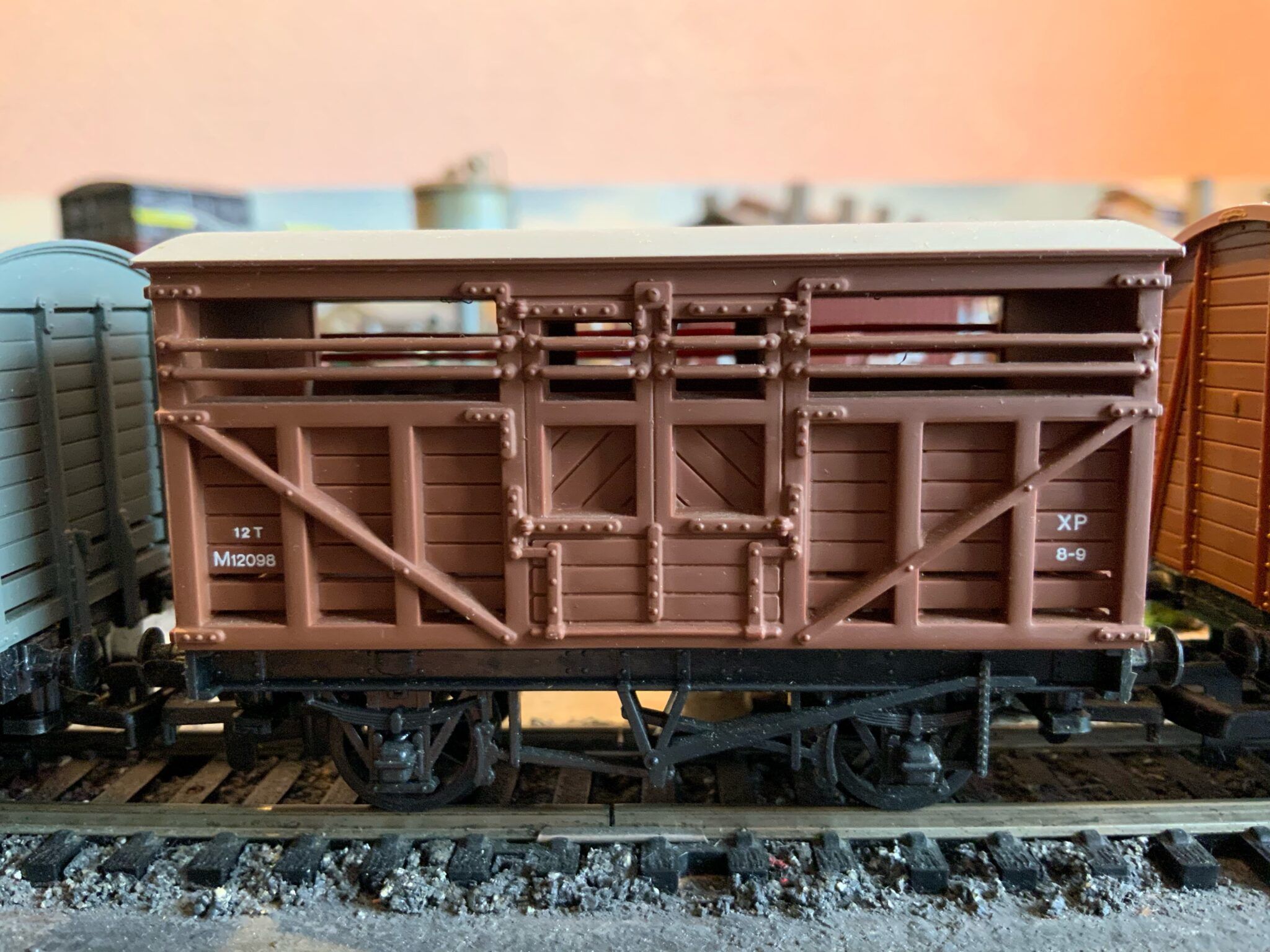 Mainline 37-143 BR Cattle wagon M12098 - Stanier Mogul Fund