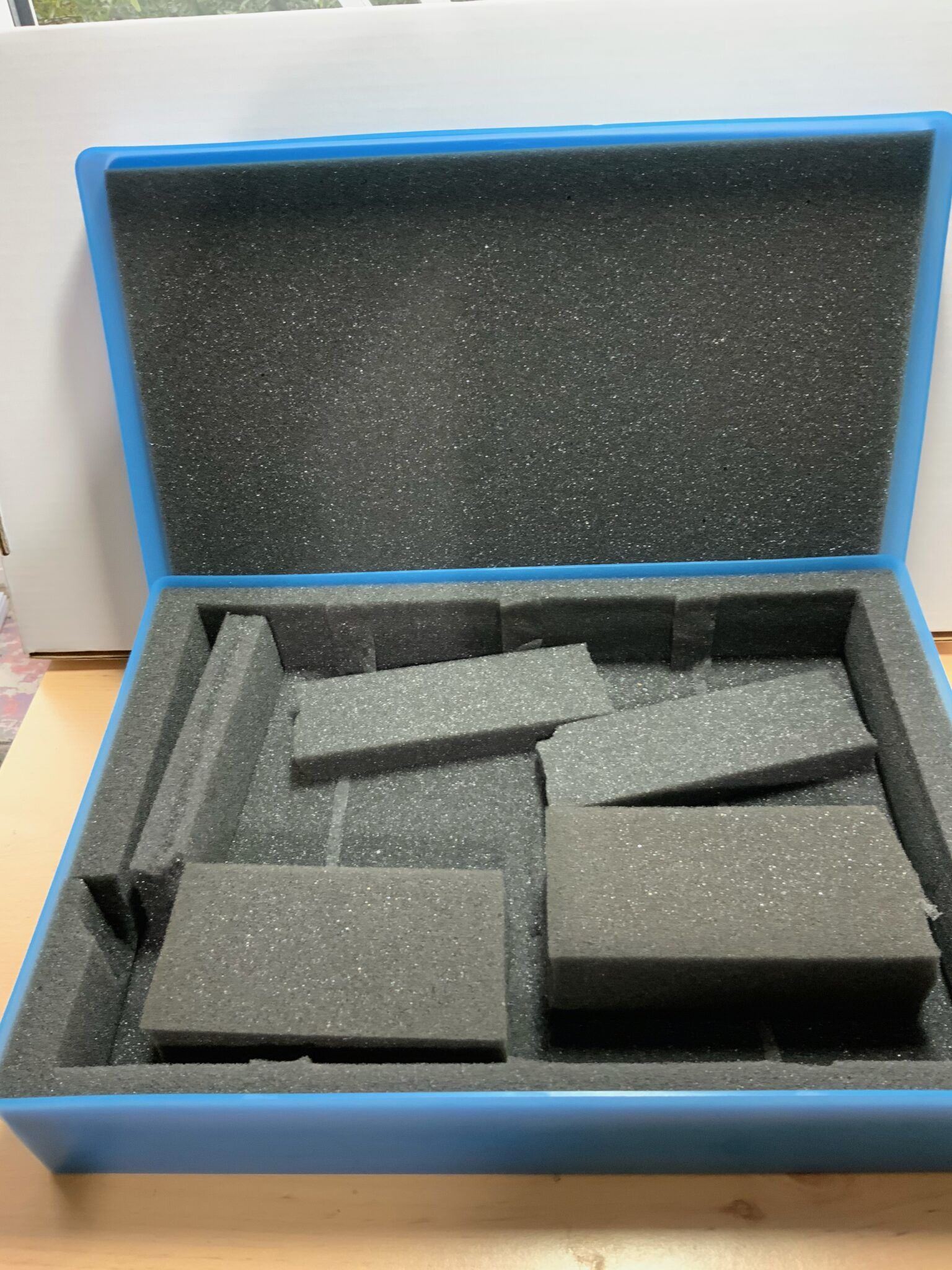 Plastic cushioned model storage box with lid to hold ‘OO’ gauge models ...